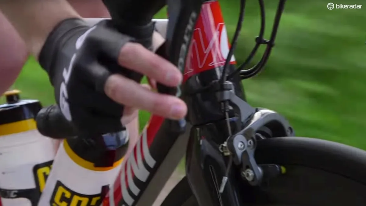 How To Descend Safely On A Road Bike: Master The Art Of Smooth Braking ...