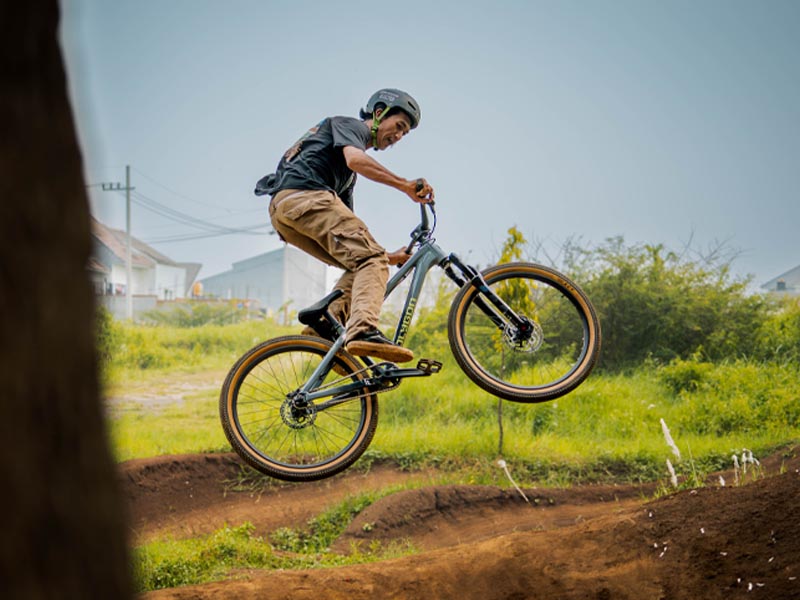 How To Dirt Jump Bike Crash Protection: Ultimate Safety Guide - BikeTro