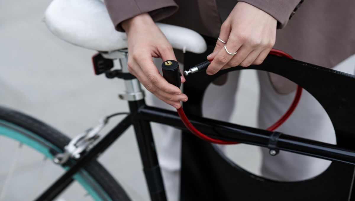 How To Hide Bike Lock On Frame: Top Concealment Tips - BikeTro